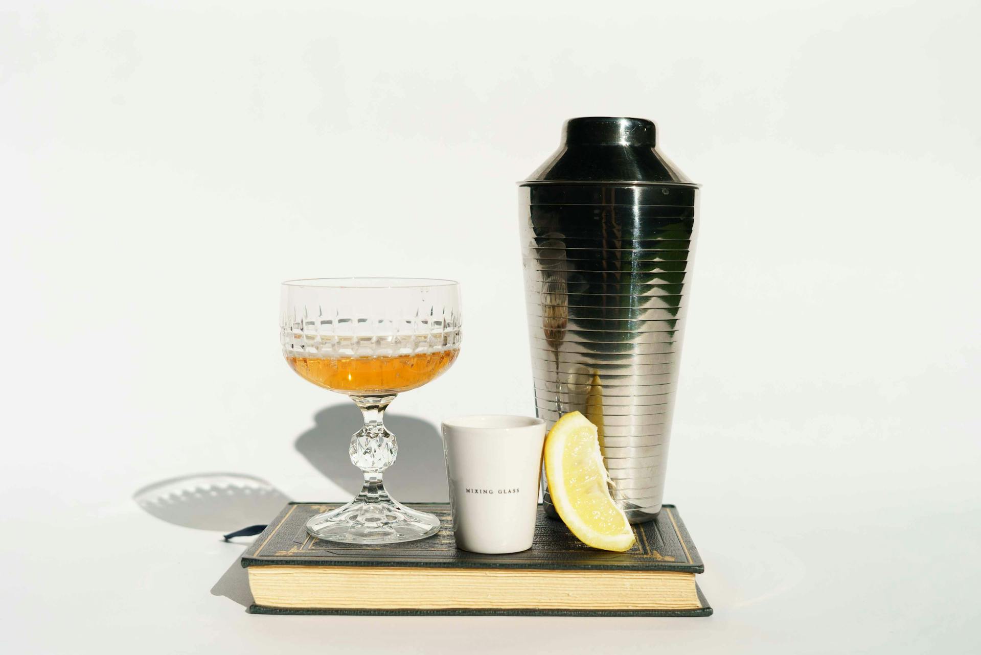 9 Famous Writers Who Loved Their Cocktails | campus.sg - Campus Magazine